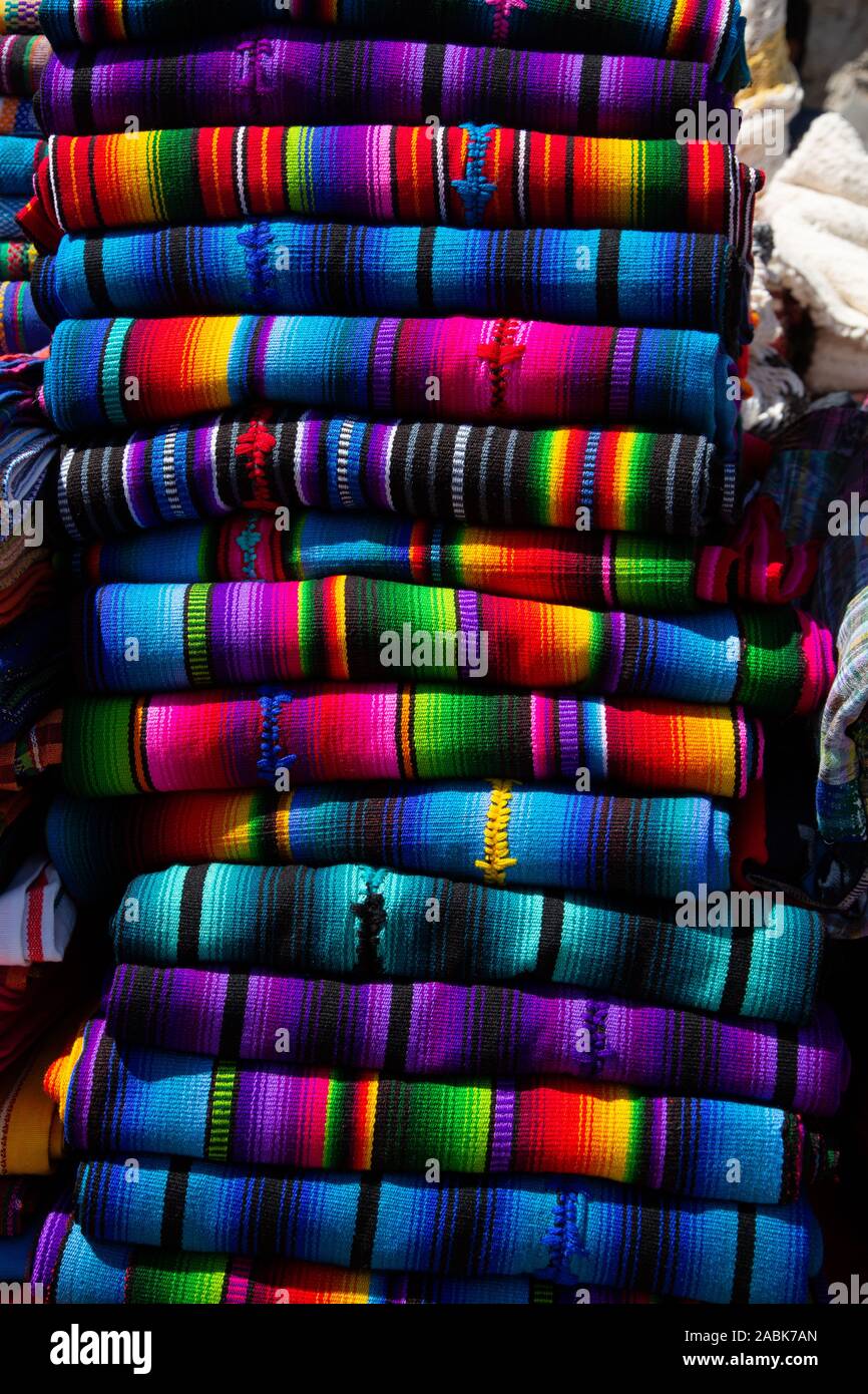 Traditional guatemalan weaving hi-res stock photography and images - Alamy