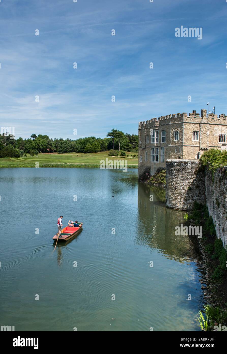Retaining bastion stone wall hi-res stock photography and images - Alamy
