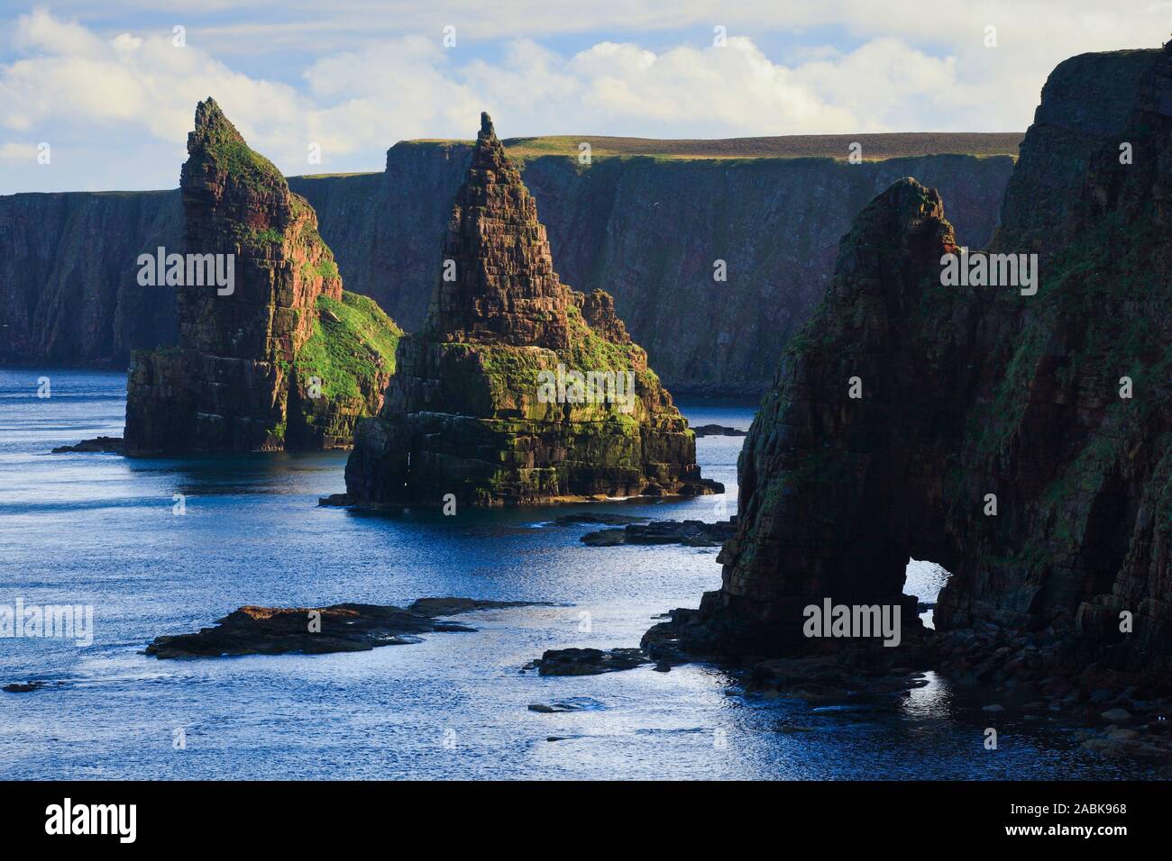 The Duncansby Stacks at Duncansby Head, the northeastern tip of ...