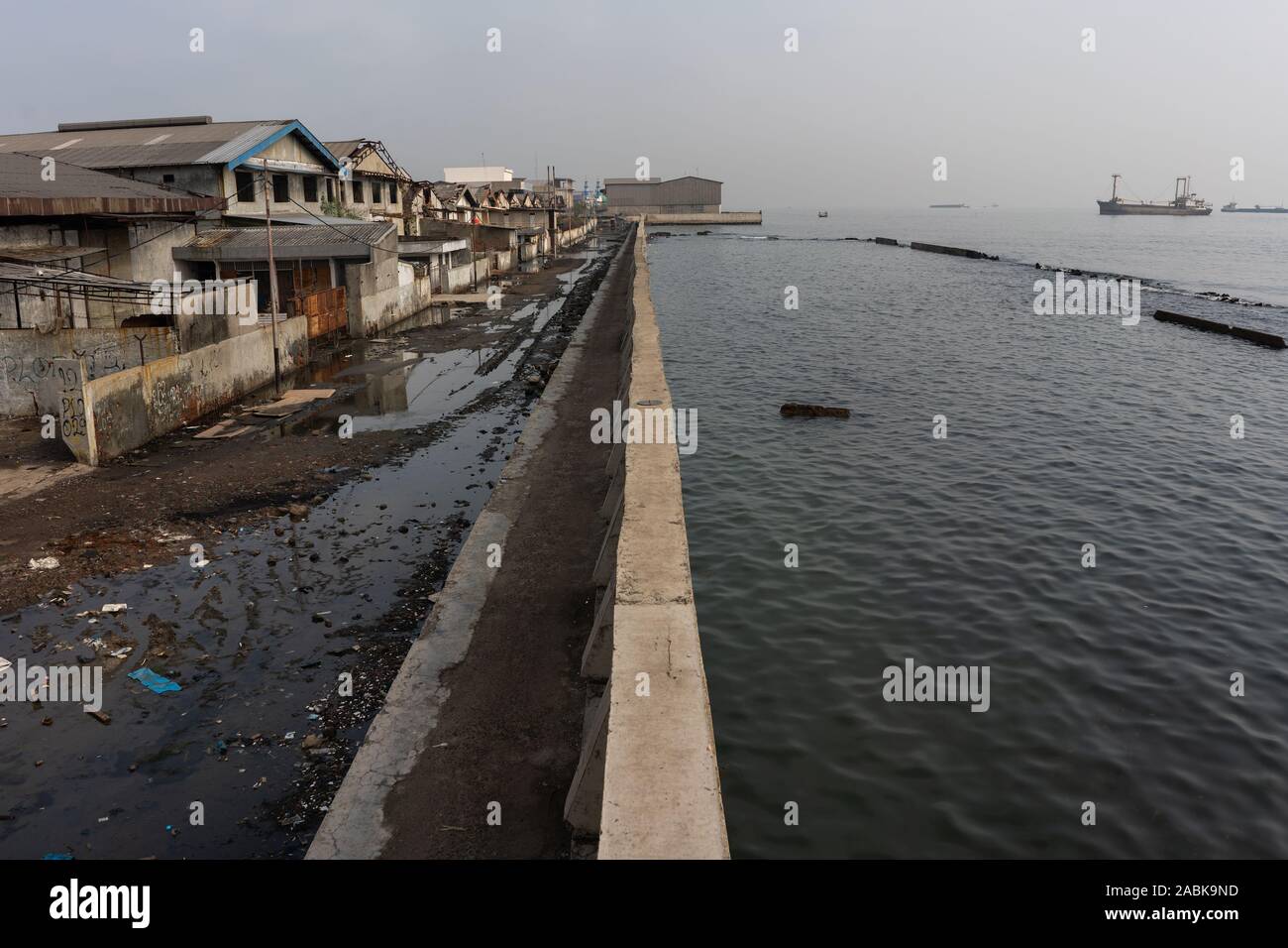 Jakarta below sea level hi-res stock photography and images - Alamy