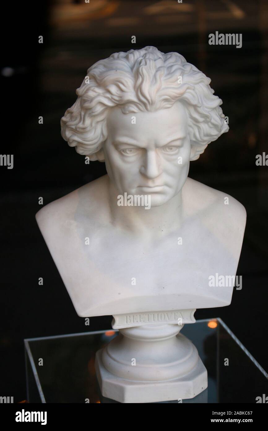 Beethoven statue hi-res stock photography and images - Alamy