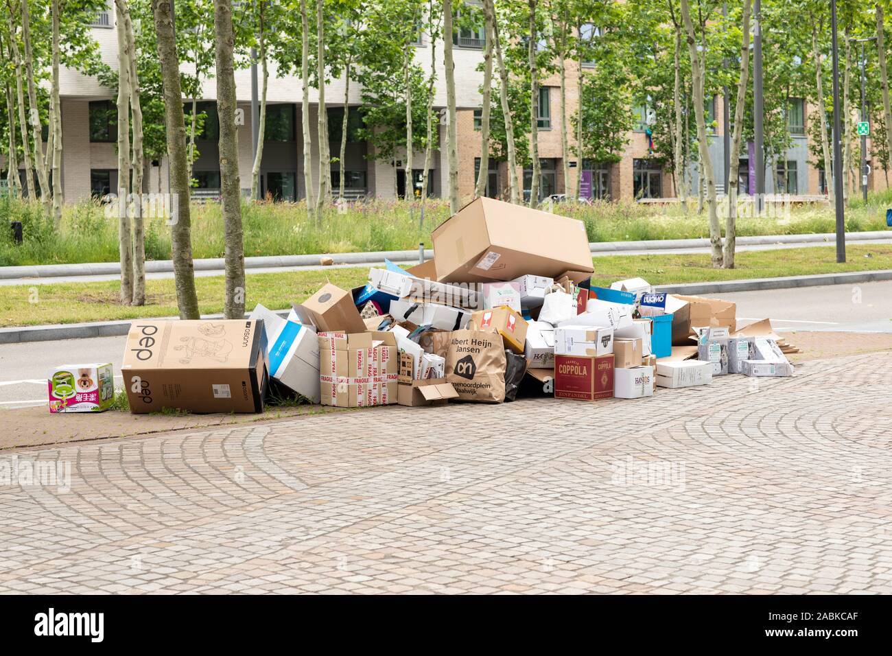 Carton box pile for recycling hi-res stock photography and images - Alamy