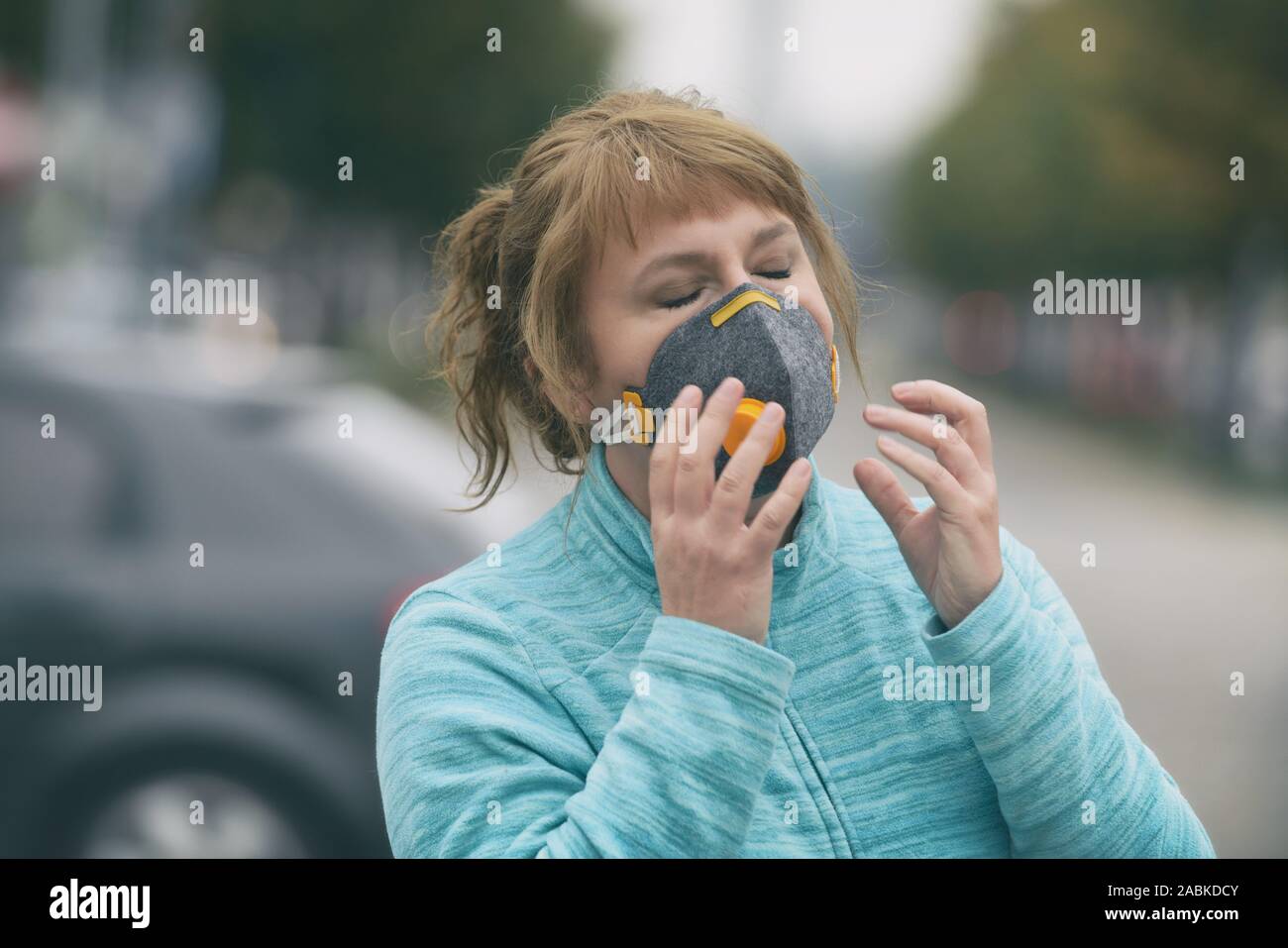 Woman wearing a real anti-pollution, anti-smog and viruses face mask ...