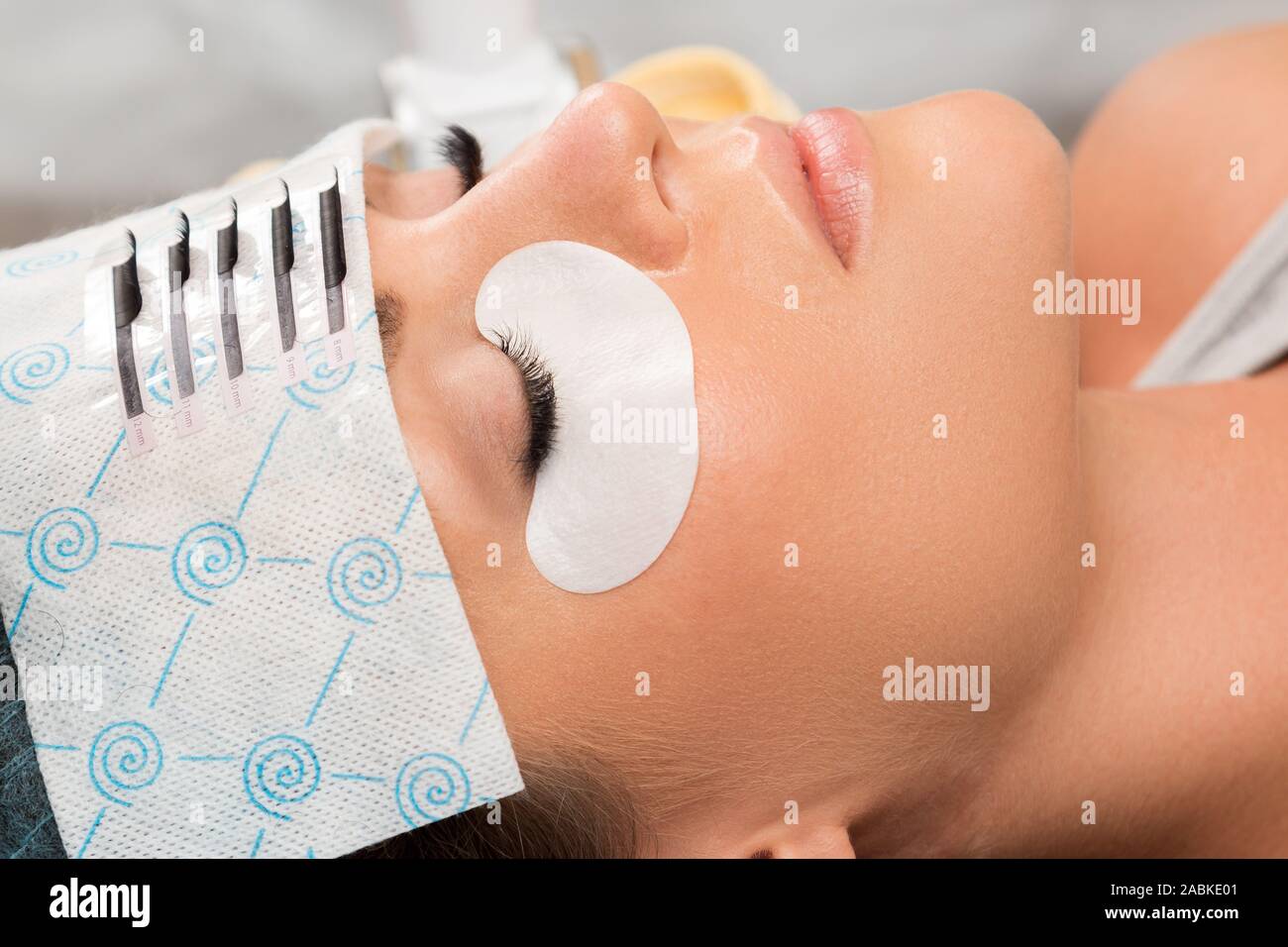 Synthetic eyelashes hi-res stock photography and images - Alamy