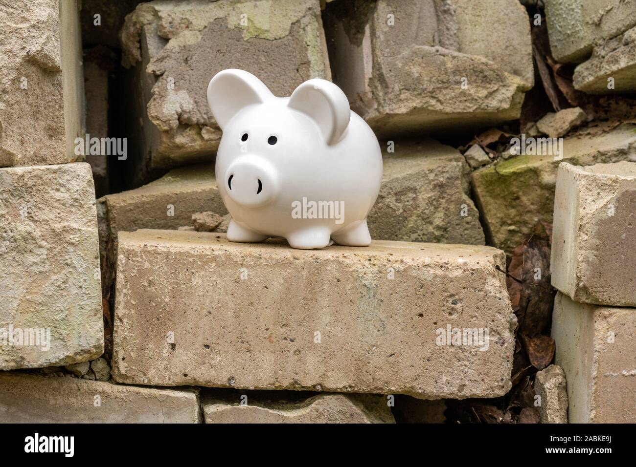 Pile of old bricks hi-res stock photography and images - Alamy