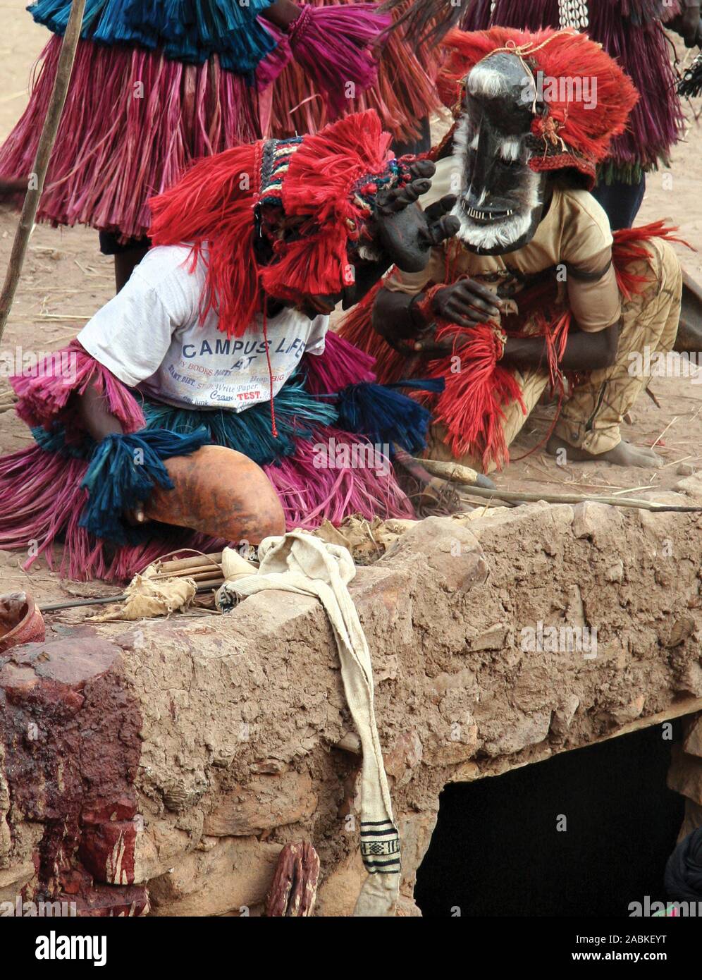 Mali dogon healer hi-res stock photography and images - Alamy