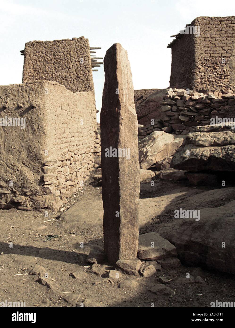 Dogon country : village of Tapou 1990 Stock Photo - Alamy