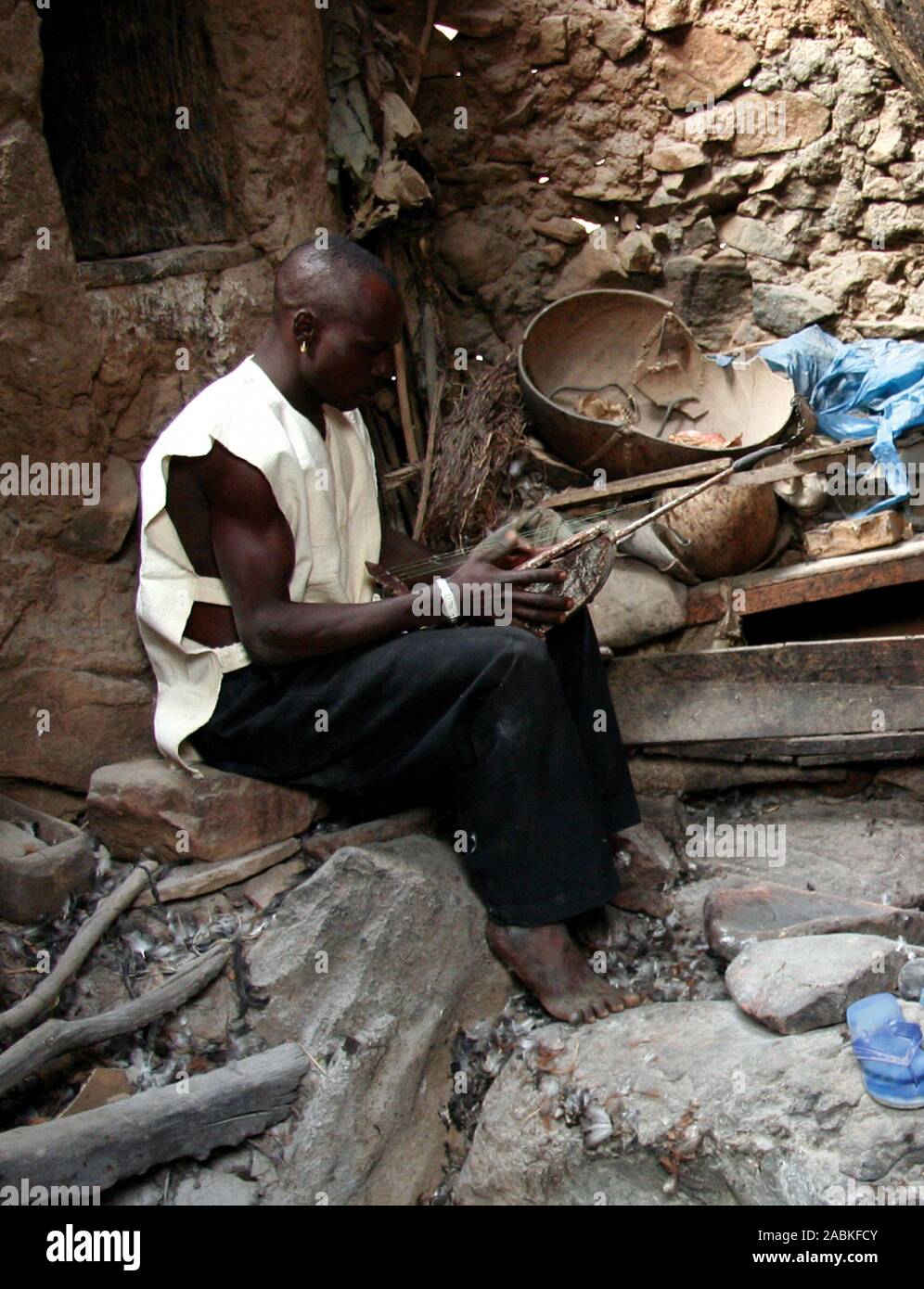 Mali dogon healer hi-res stock photography and images - Alamy