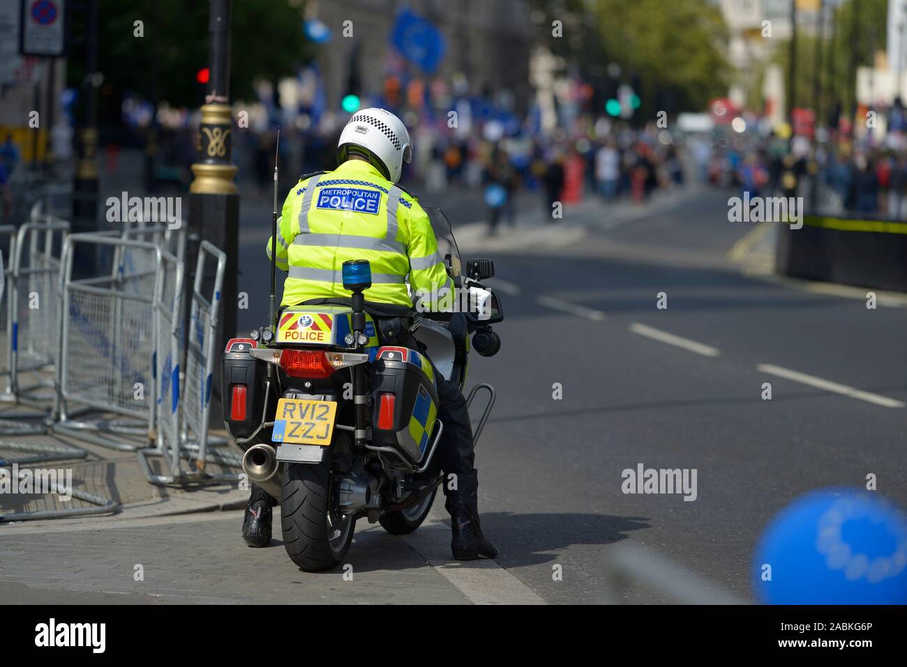 London, England, UK. Metropolitan Police motorcyclist Stock Photo - Alamy