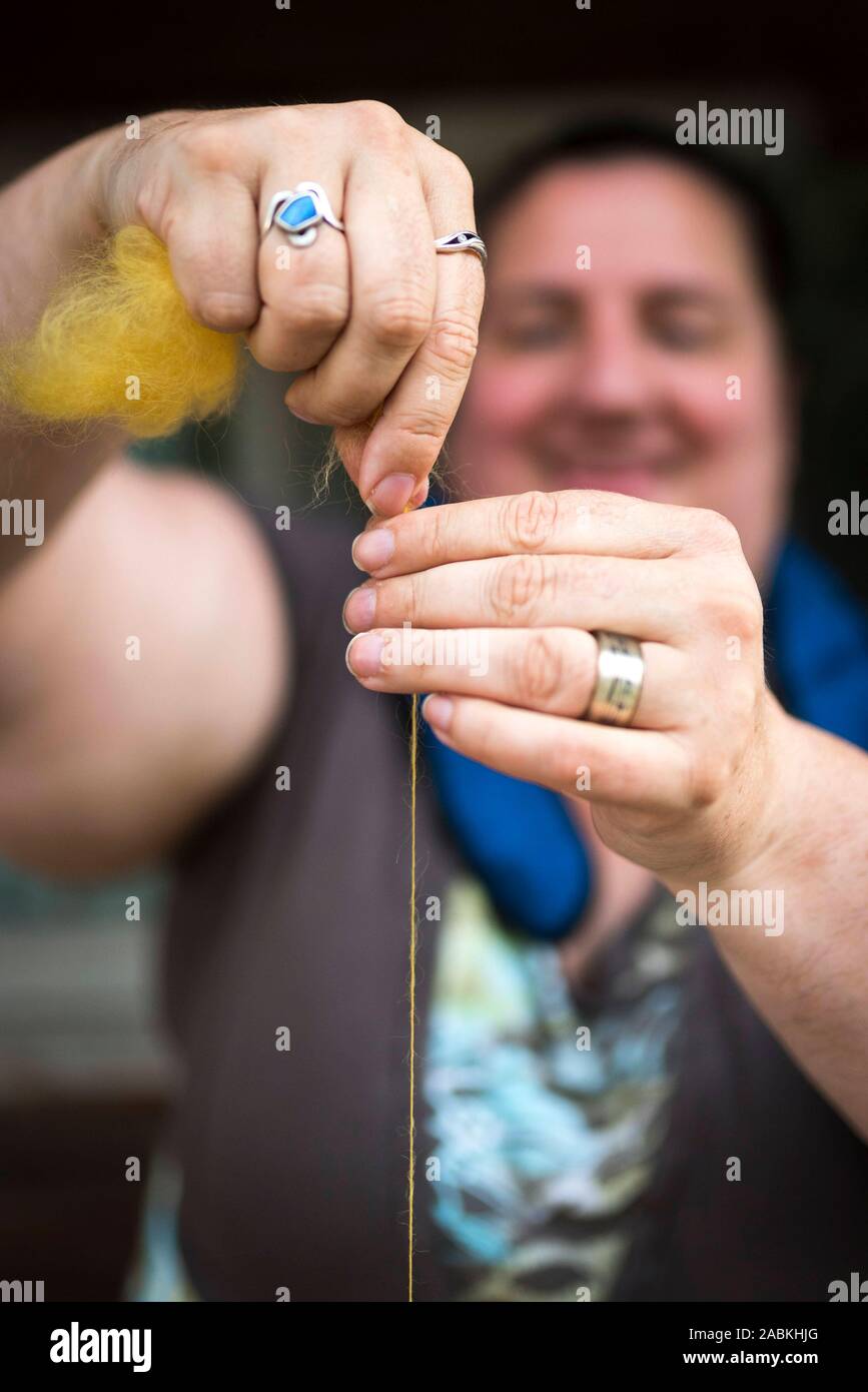 Hand spindle hi-res stock photography and images - Alamy