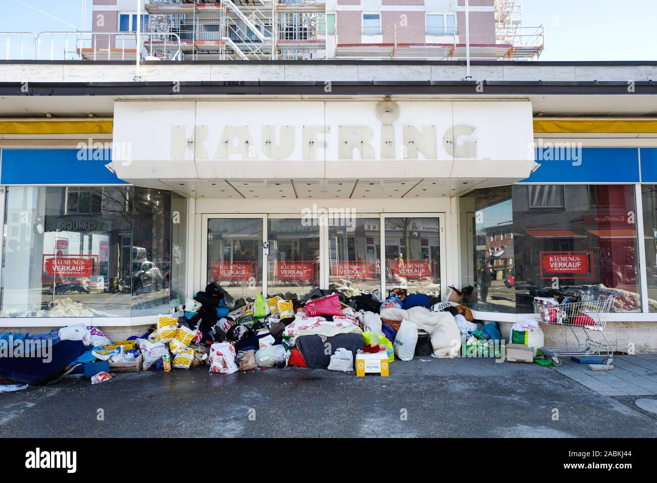 Camp store hi-res stock photography and images - Alamy