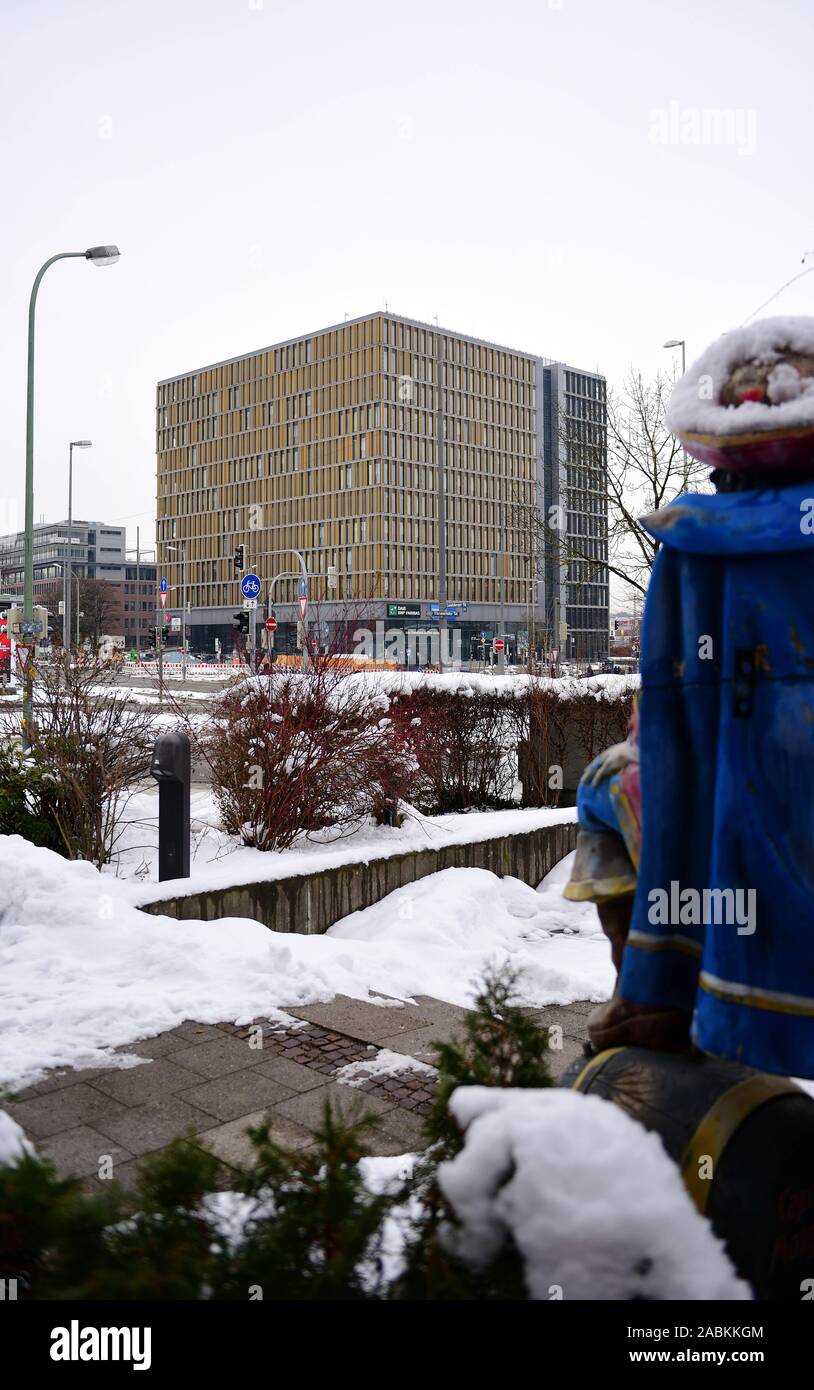 The office building "Laimer Würfel" at the intersection Landsberger ...