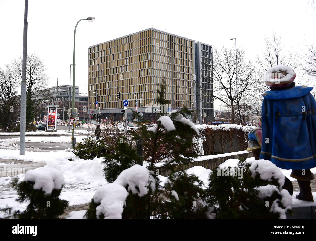 The office building "Laimer Würfel" at the intersection Landsberger ...