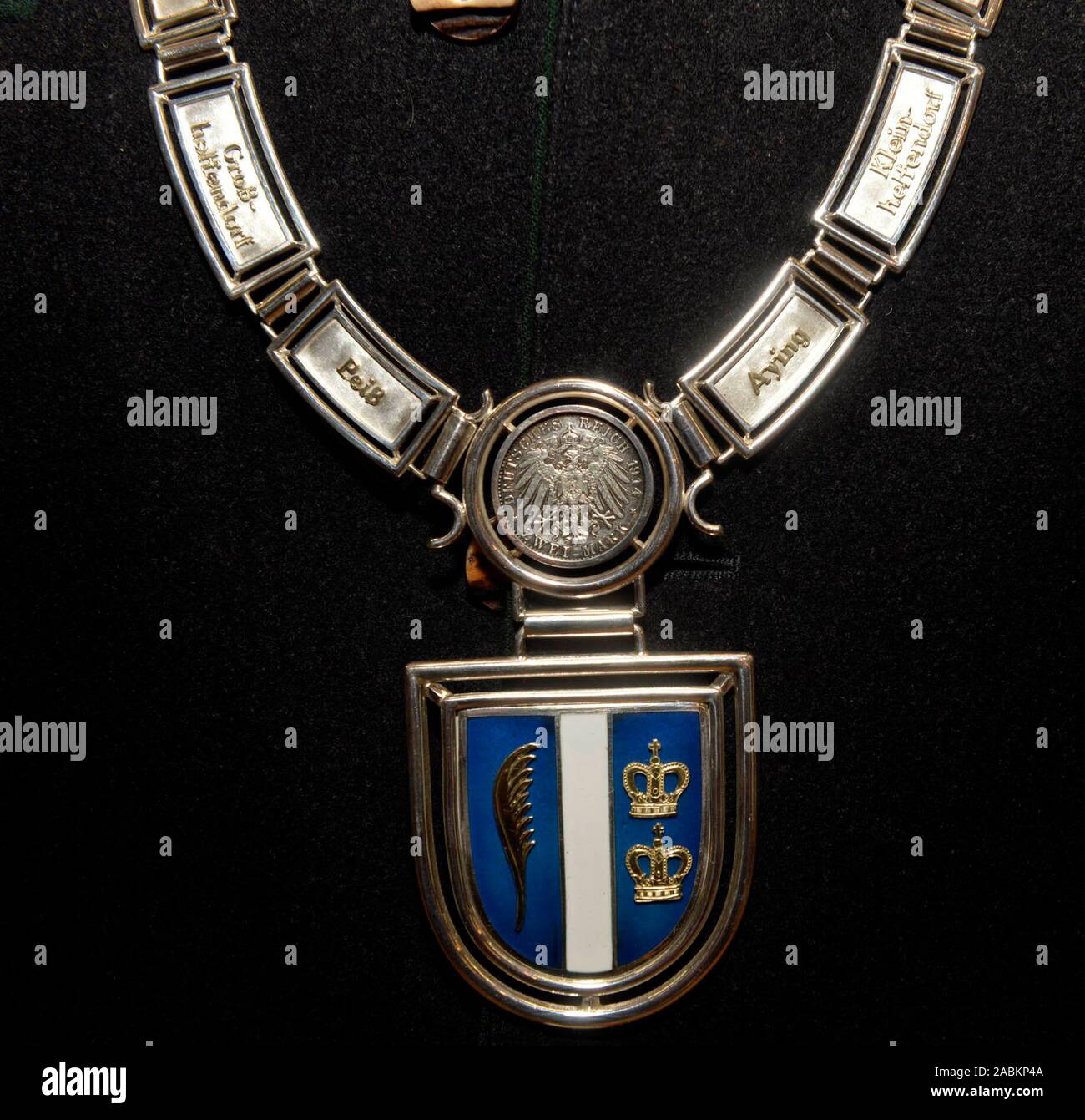 The Aying mayor Johann Eichler with the brand new chain of office ...