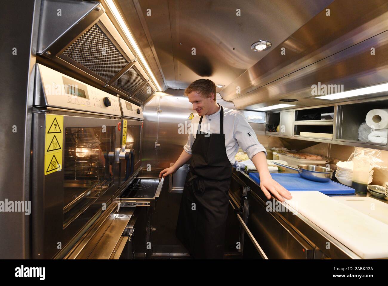Rail Adventure Luxon train with star gastronomy: two star chef Tohru ...