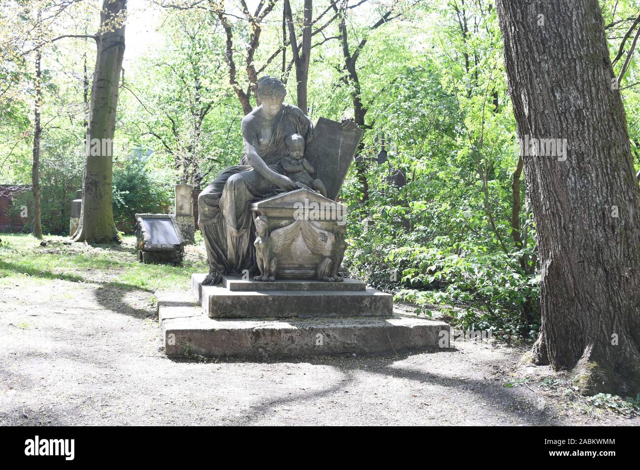 Children cemetery gravesite hi-res stock photography and images - Alamy