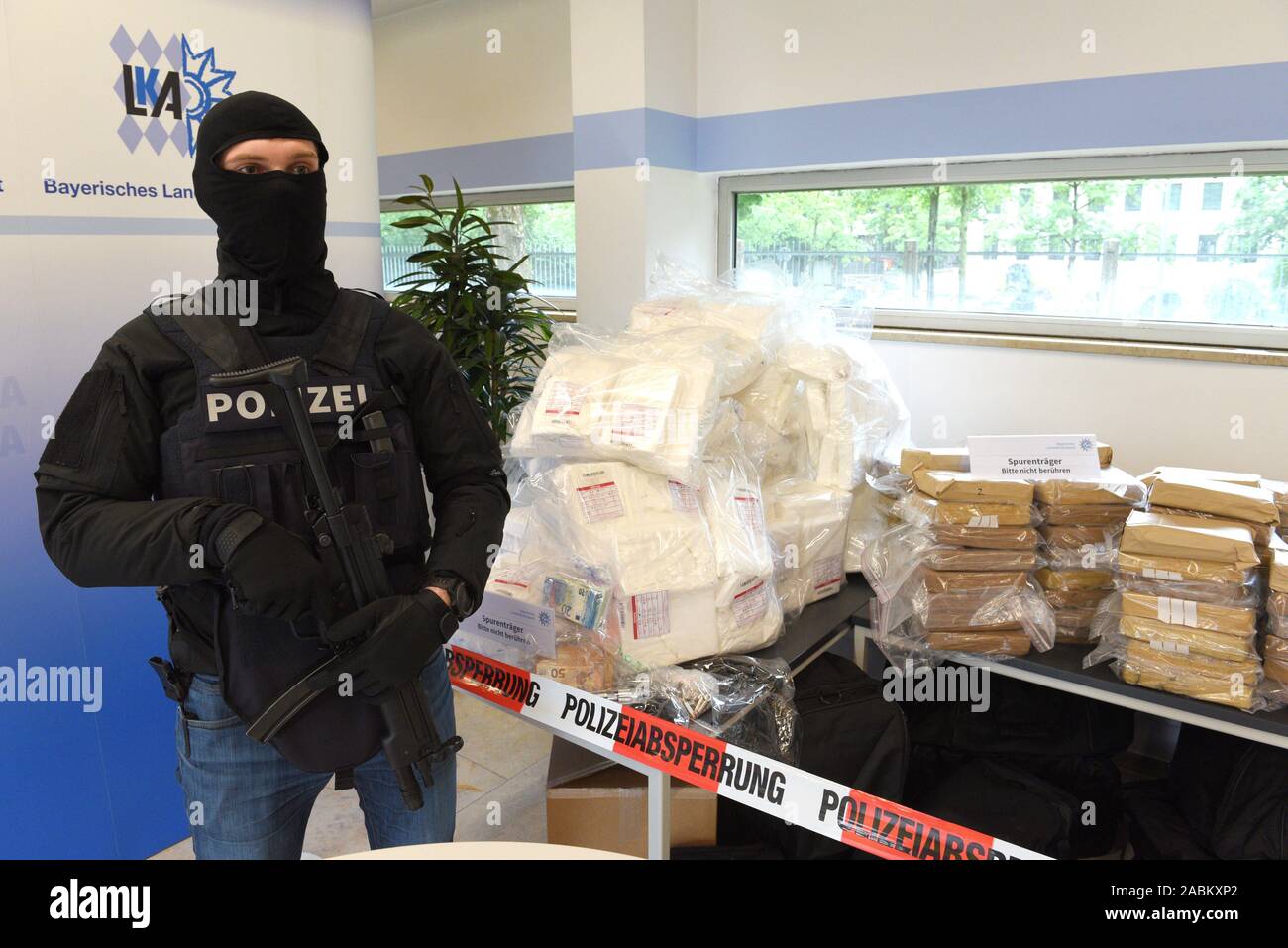 Narcotics officer hi-res stock photography and images - Alamy