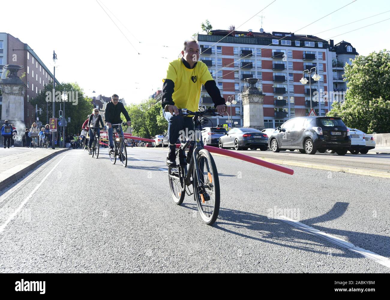 Overtaking distance hi-res stock photography and images - Alamy