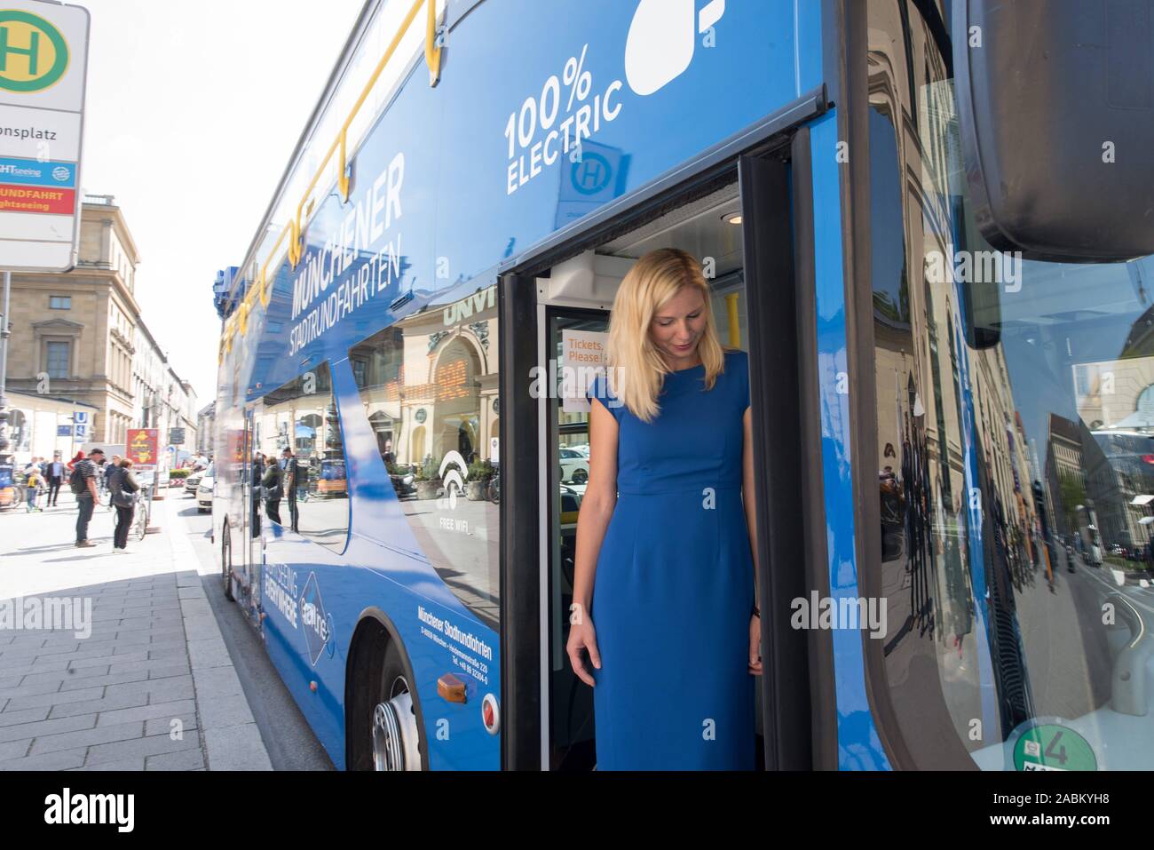 Bus 200 hi-res stock photography and images - Alamy