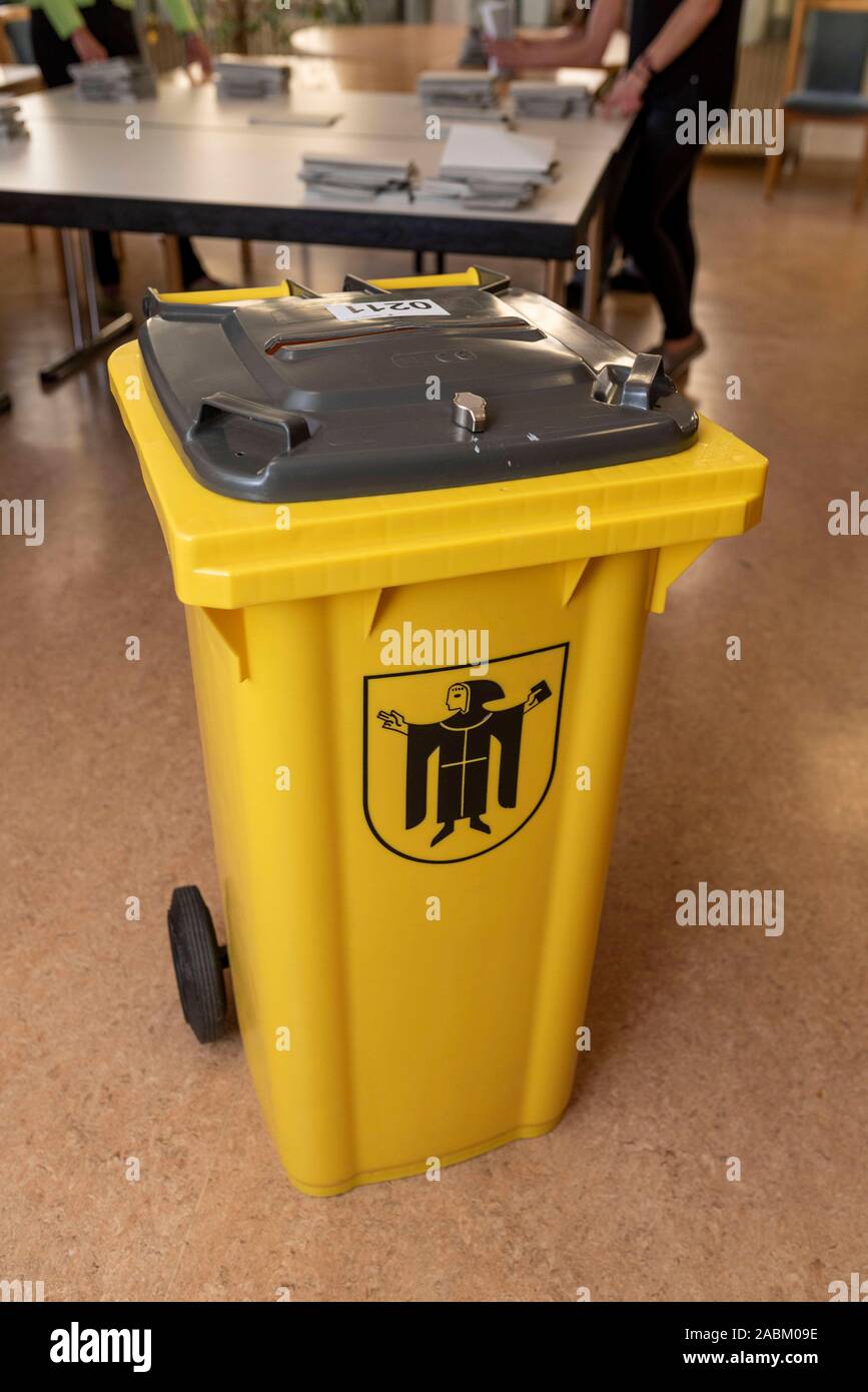 Counting logo hi-res stock photography and images - Alamy