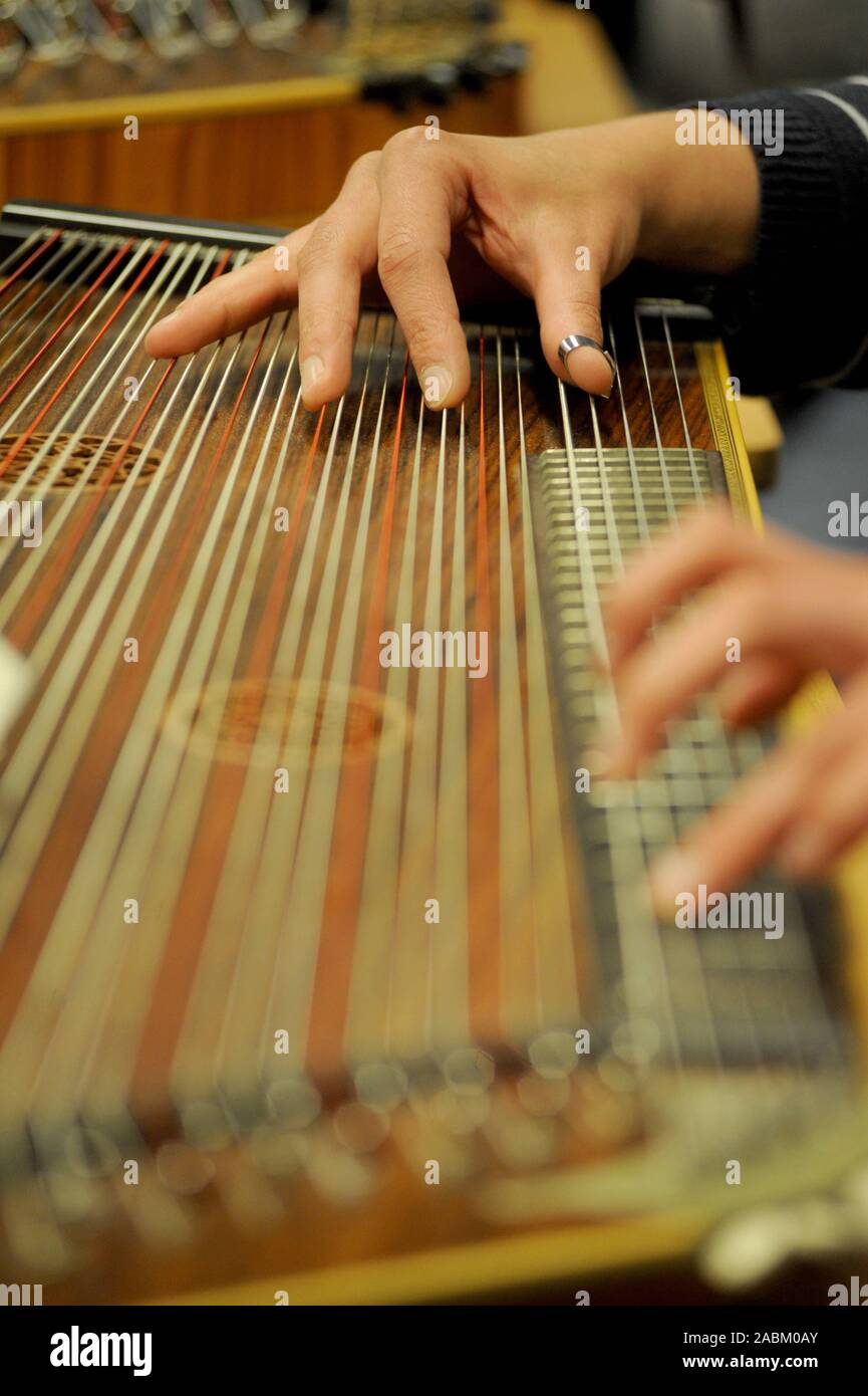 Zither club hi-res stock photography and images - Alamy