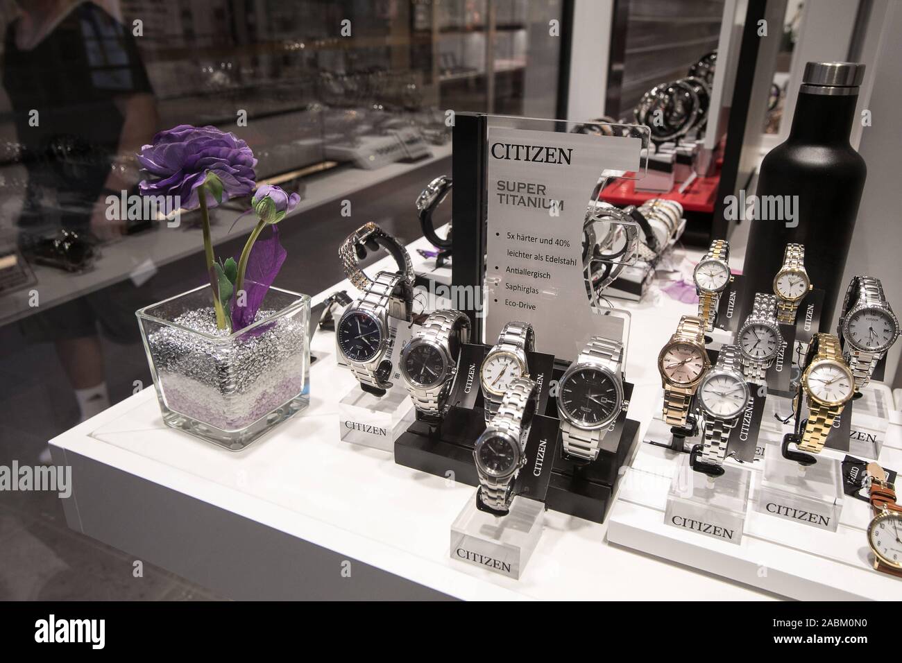 Watch shop in the new shopping centre "Forum Schwanthalerhöhe" above ...