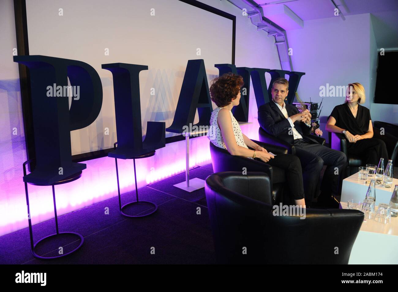 Microsoft teams factory hi-res stock photography and images - Alamy