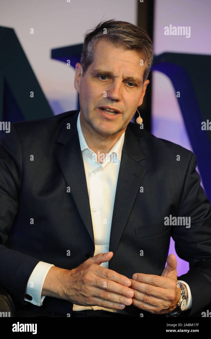 Philip Wenzel (BMW) at the Fishbowl at the Plan-W-Congress in the ...