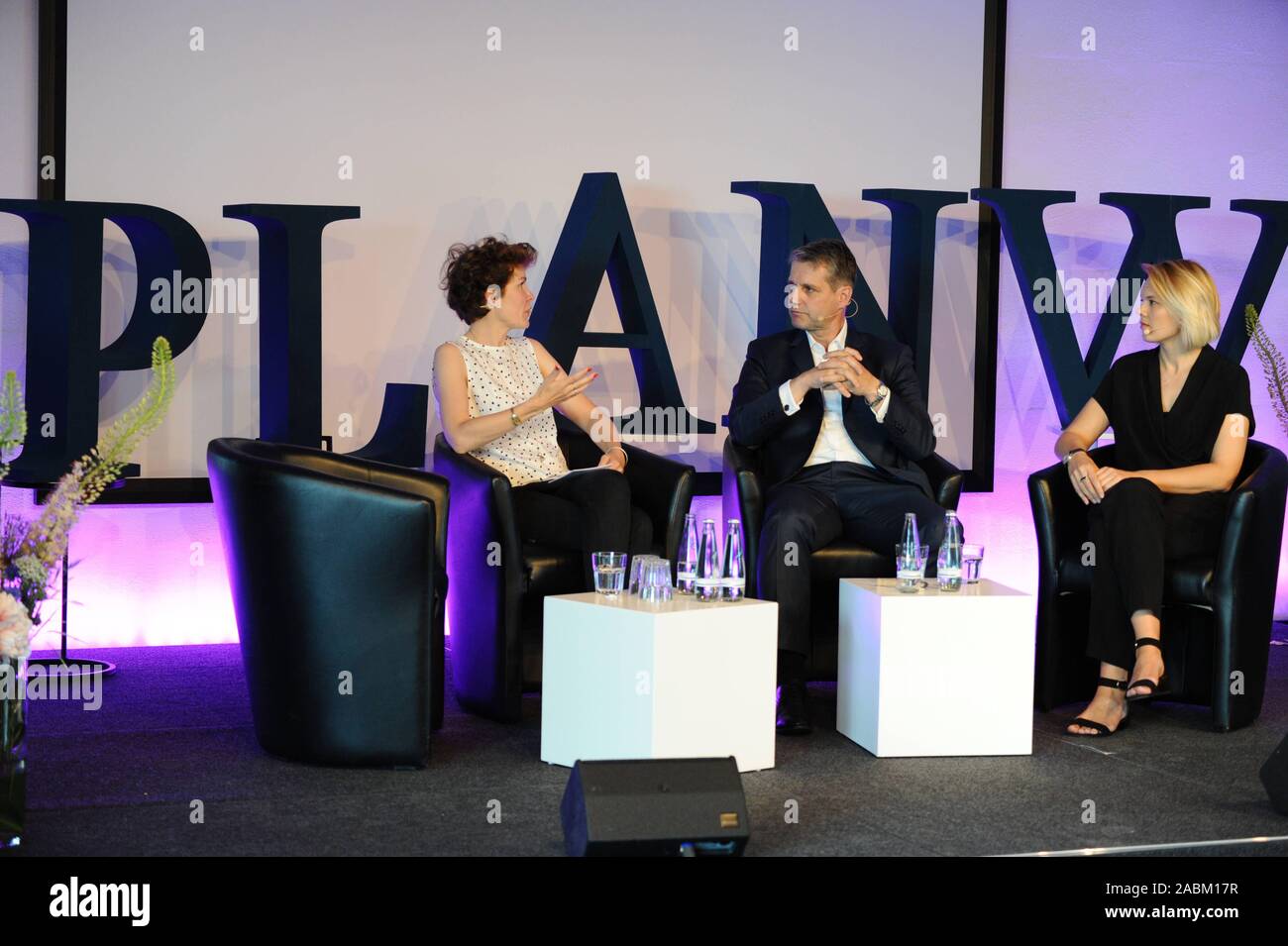 Microsoft teams factory hi-res stock photography and images - Alamy