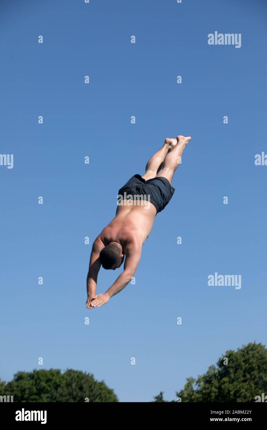 High diving in the Michaelibad, Munich's largest leisure pool ...
