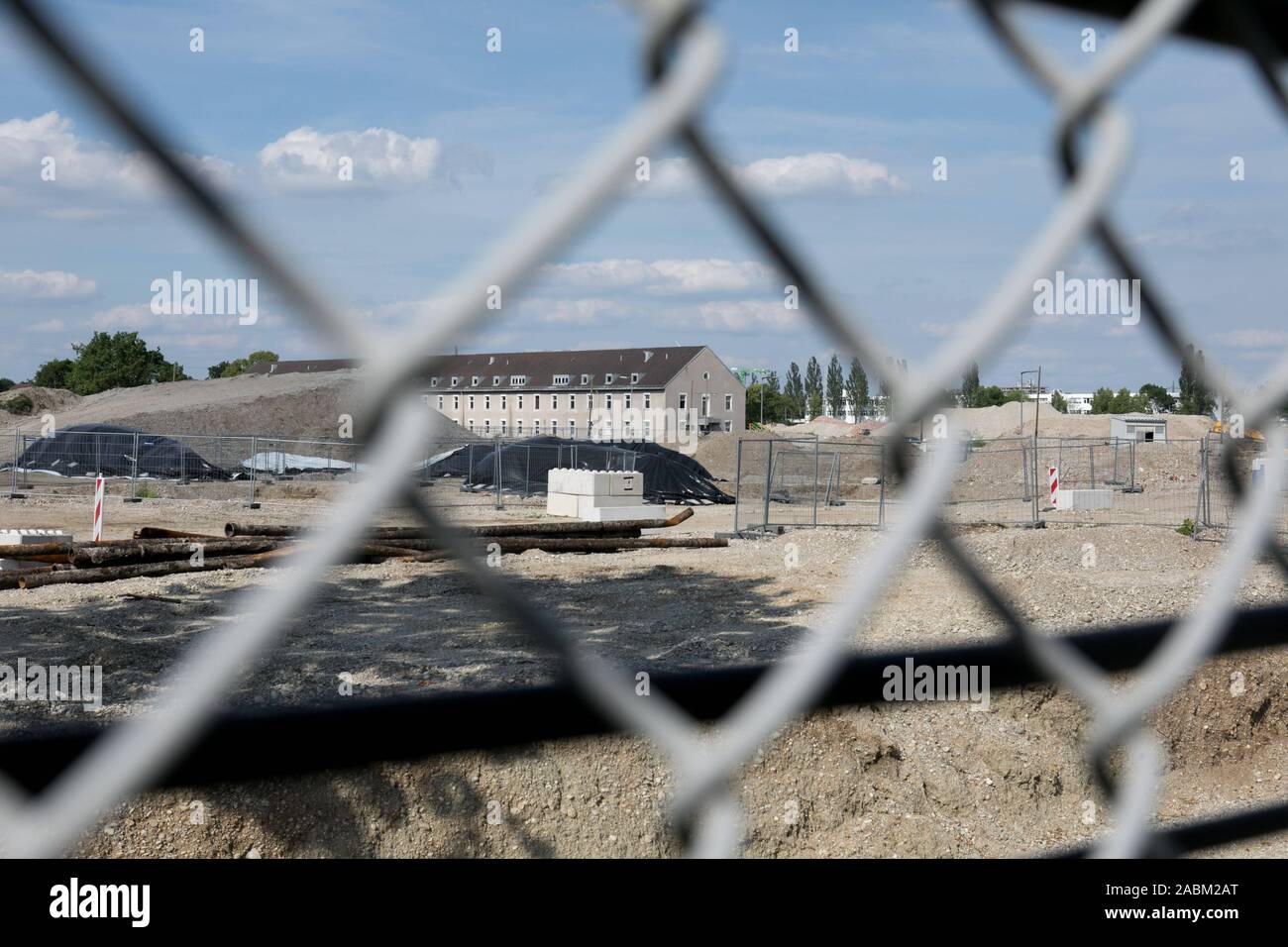 Barracks construction project hi-res stock photography and images - Alamy