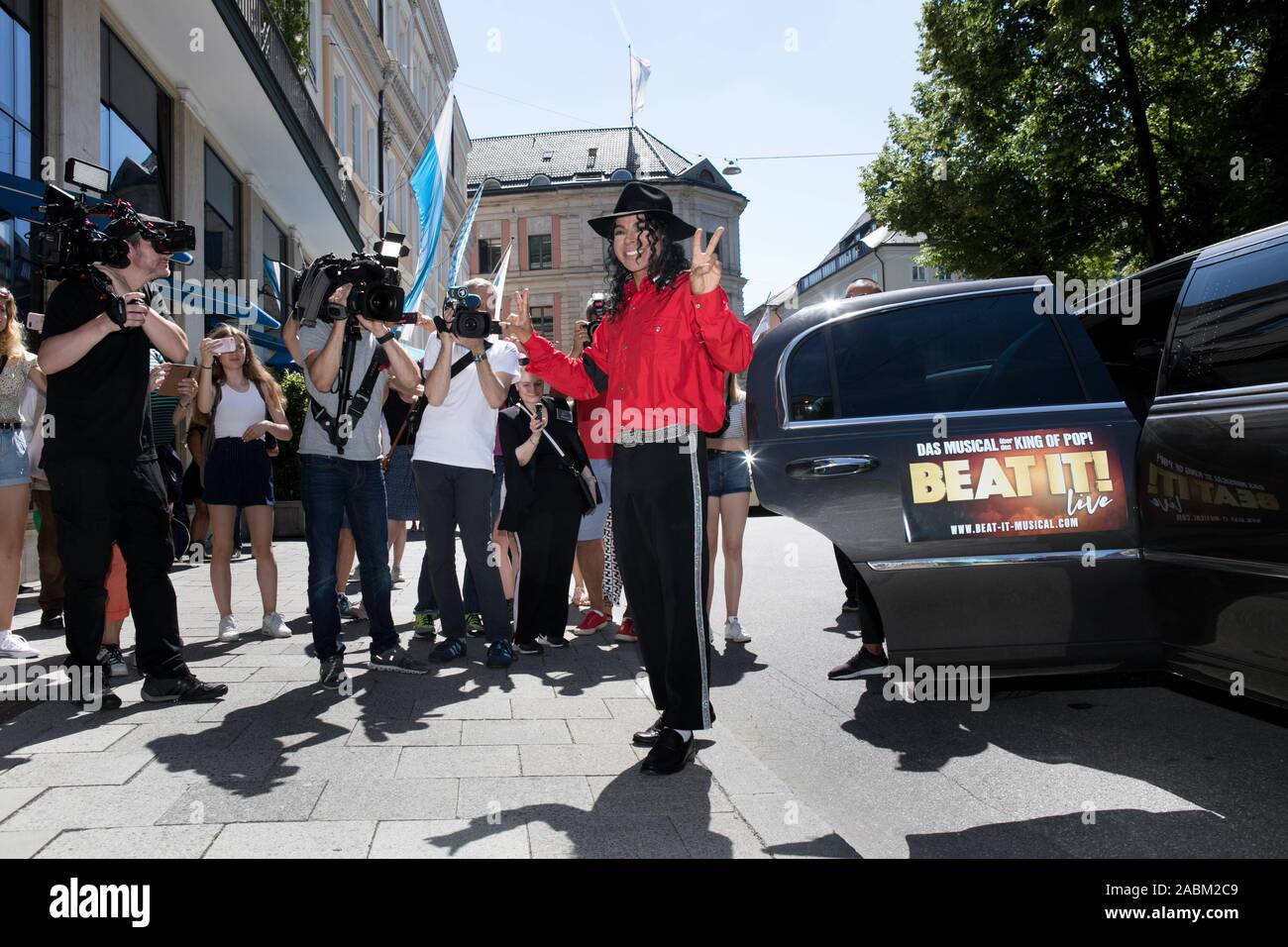 Michael jackson memorial service hi-res stock photography and images ...