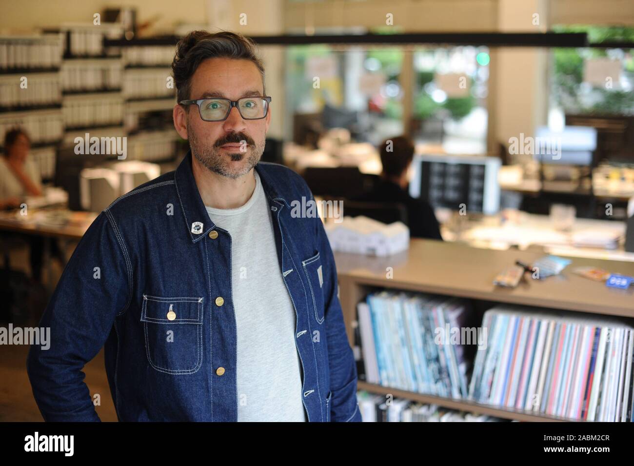 The architect, photographer and lion fan Dirk Härle, here at Lynx ...