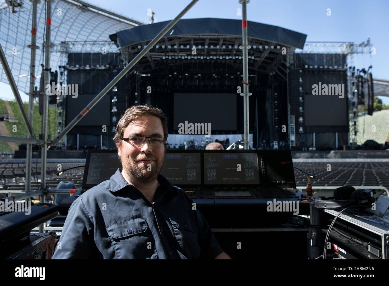 Roland collins hi-res stock photography and images - Alamy