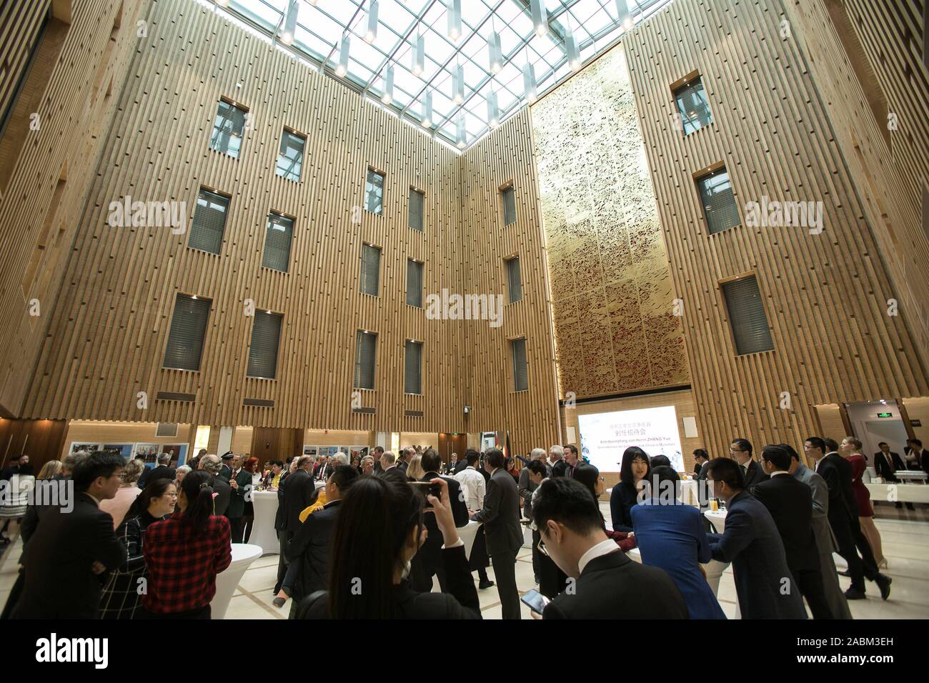 Chinese consul general hi-res stock photography and images - Alamy
