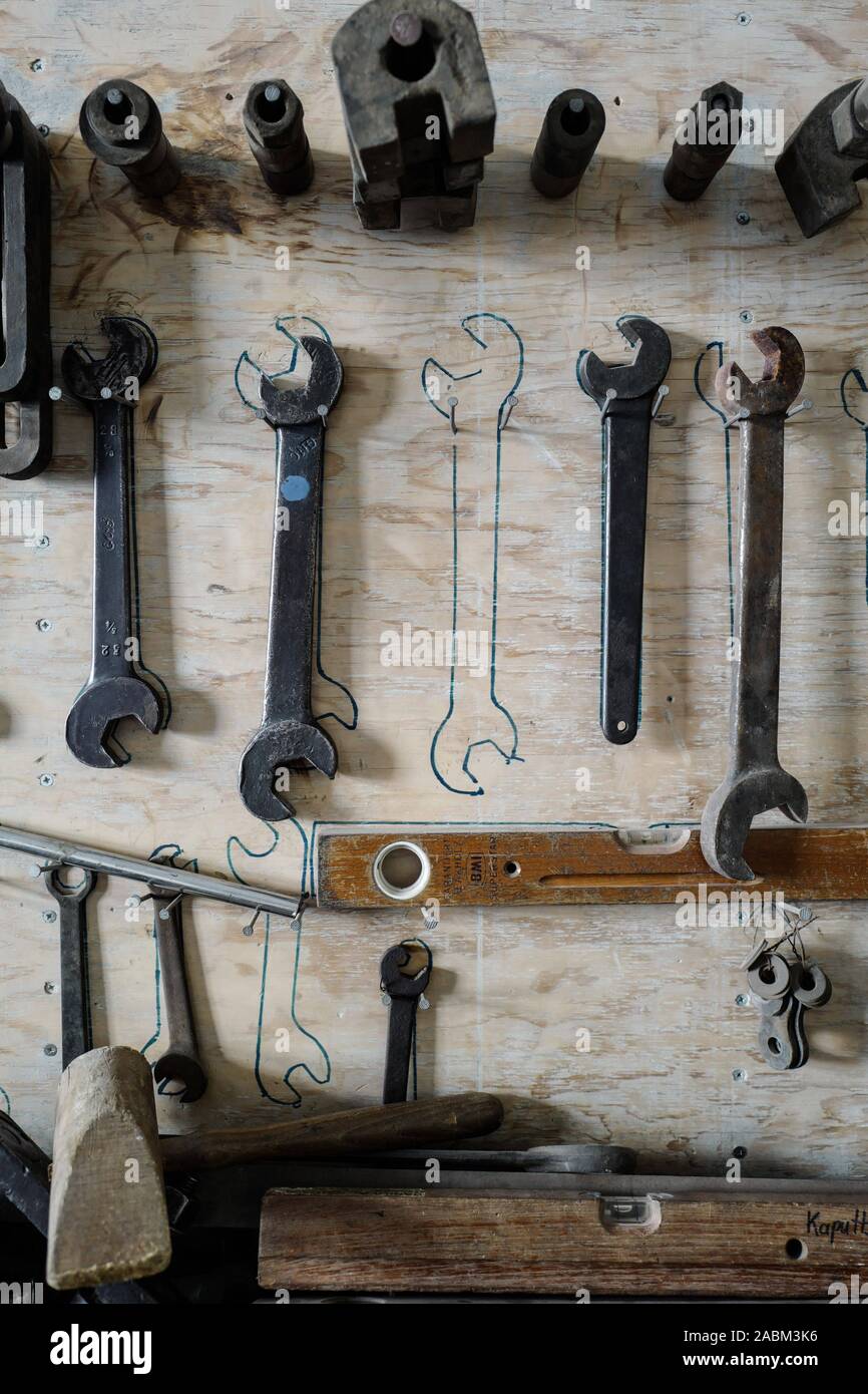 Impression from the manufactory for metal ornaments Lorenz Sporer in ...