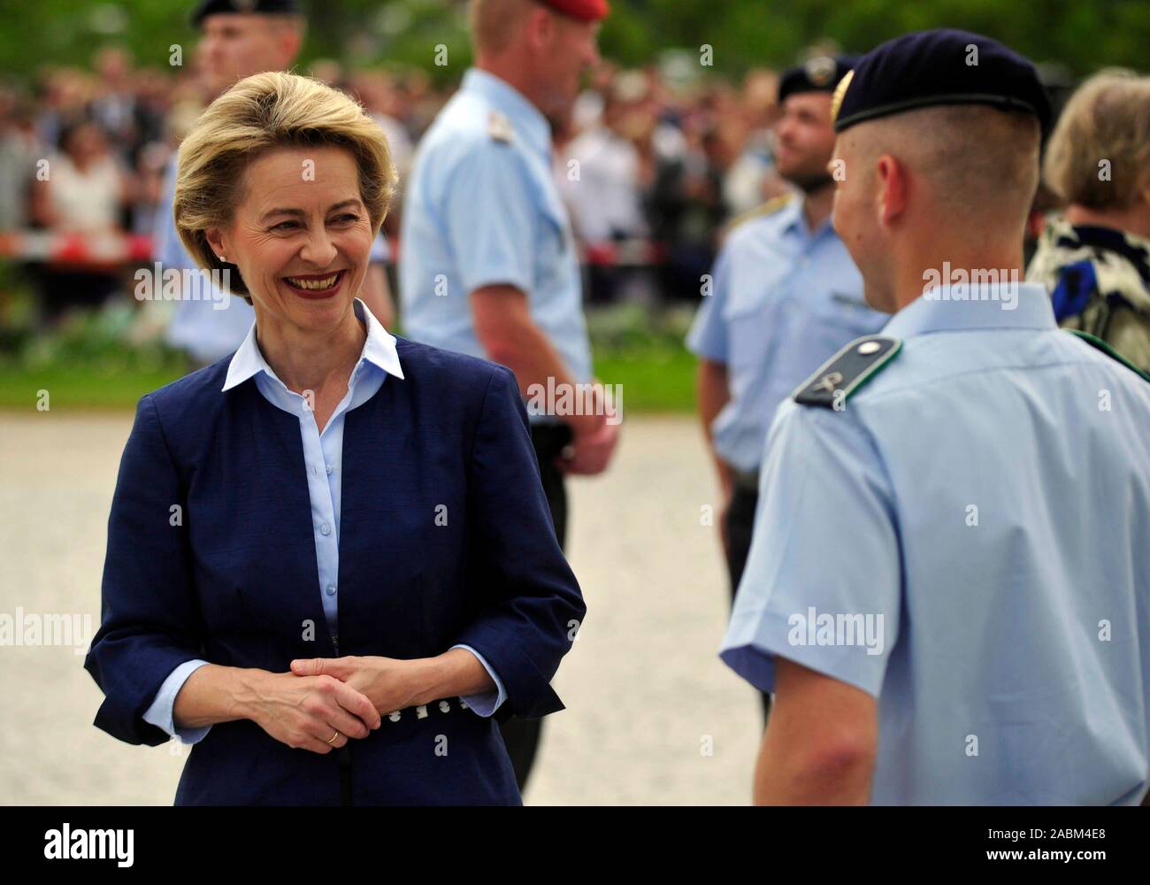 The Federal Minister of Defence, Dr. Ursula von der Leyen, promoted 521 ...