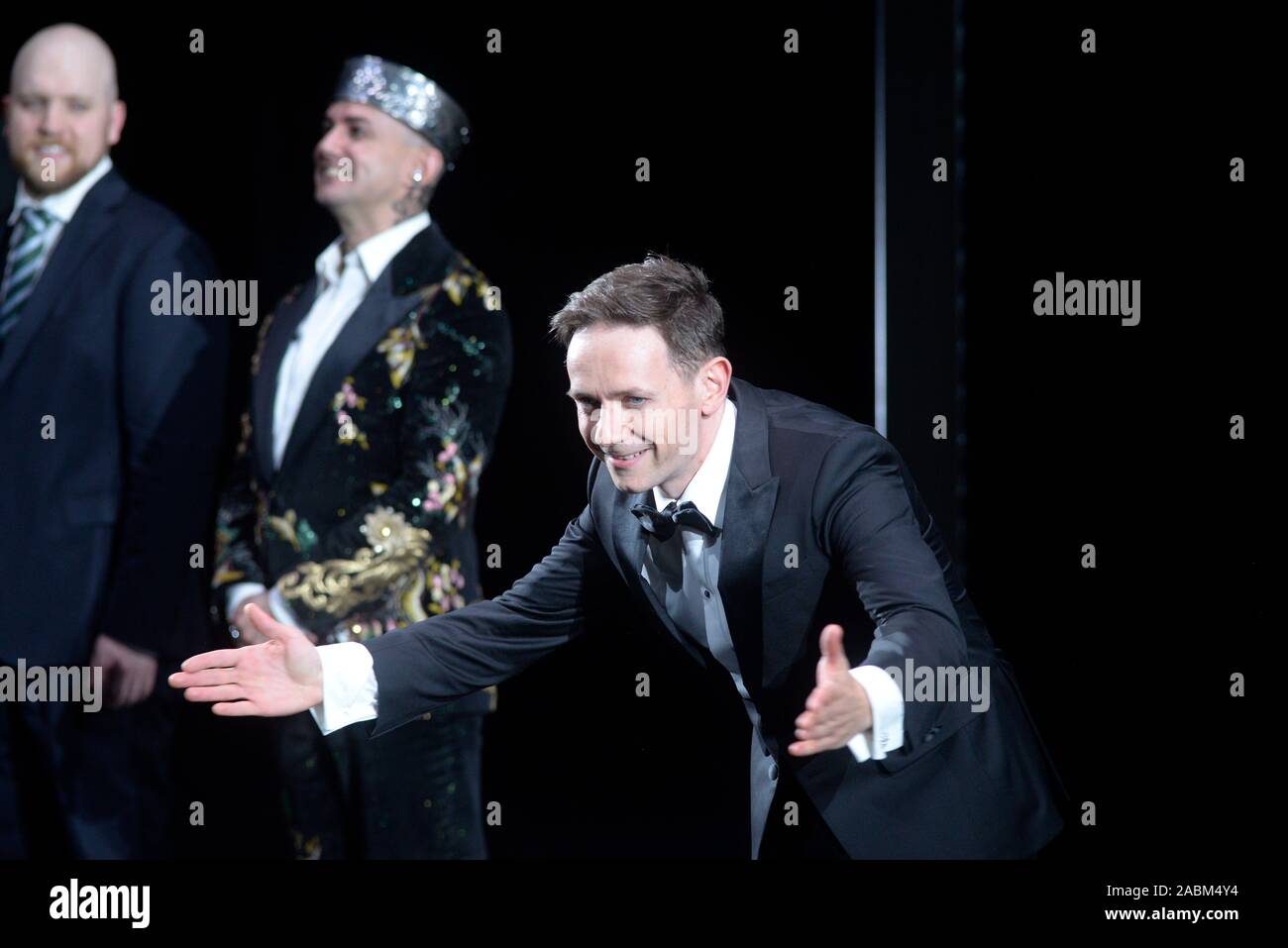 The actors at the final applause during the premiere of the baroque ...