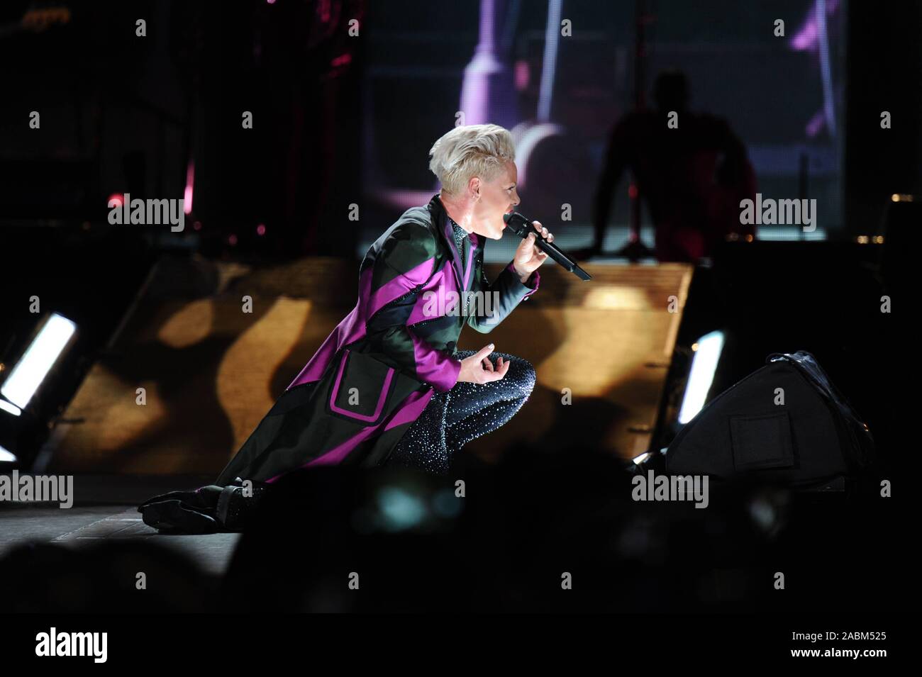 Pop singer pink hi-res stock photography and images - Alamy