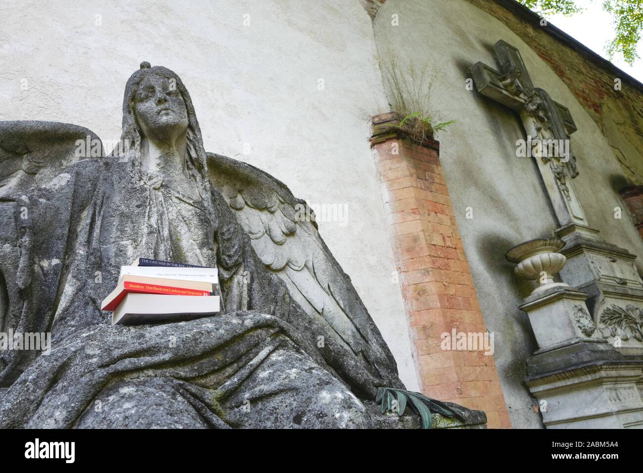 Reading Old Cemetery High Resolution Stock Photography and Images - Alamy
