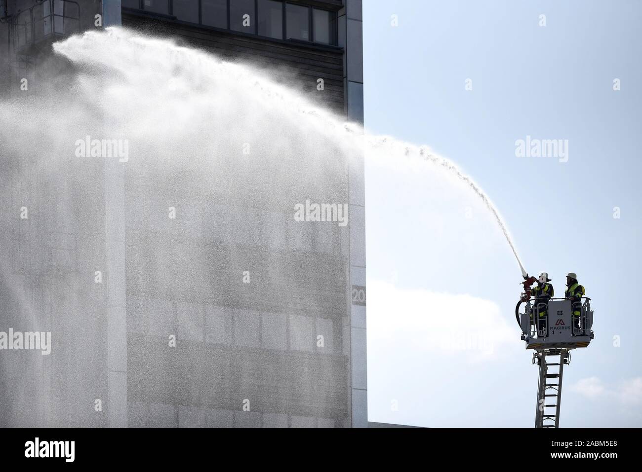 Extinguishing exercise during a training in the fire simulation system ...