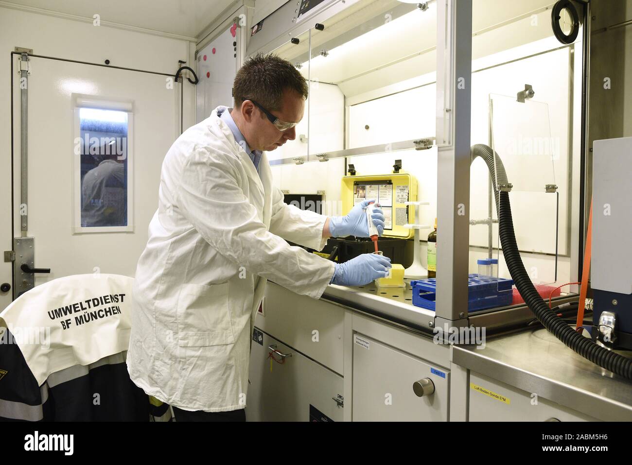 Mobile laboratory of the new unit "Environmental Service" of the Munich ...