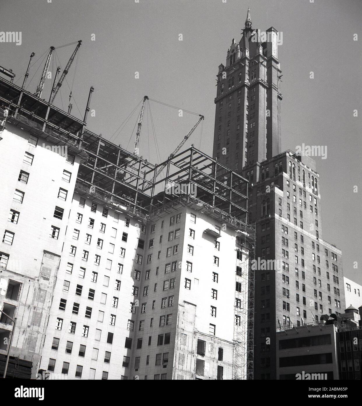 Under construction nyc hi-res stock photography and images - Alamy