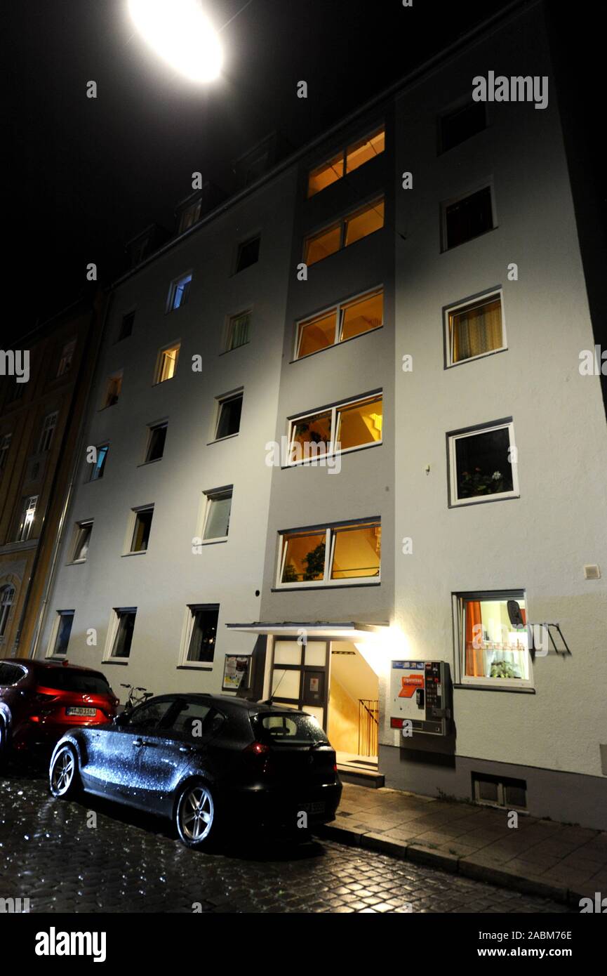 Homeless hostel building hi-res stock photography and images - Alamy