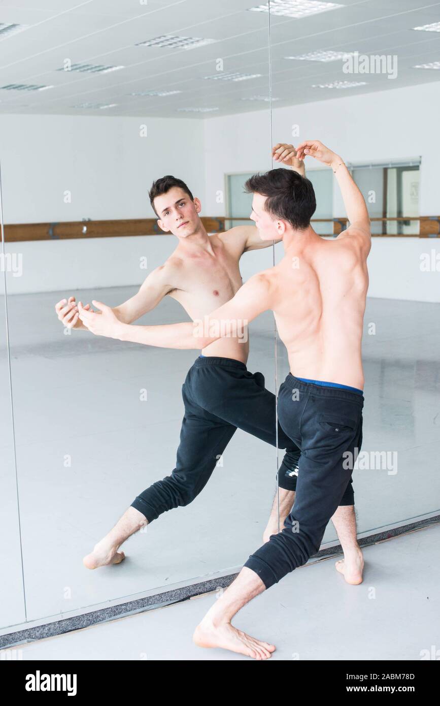 The ballet dancer Luca Driesang in Munich. [automated translation ...
