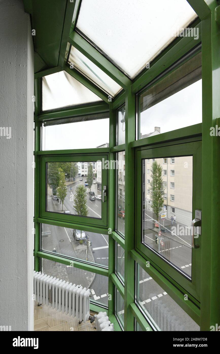 The building of the VHS and the municipal library in the Albert ...