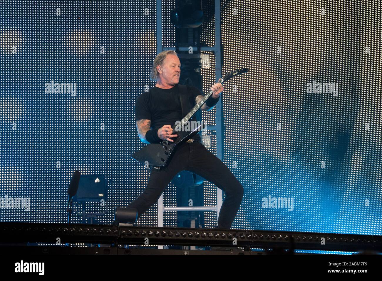 Metallica band on stage hi-res stock photography and images - Alamy