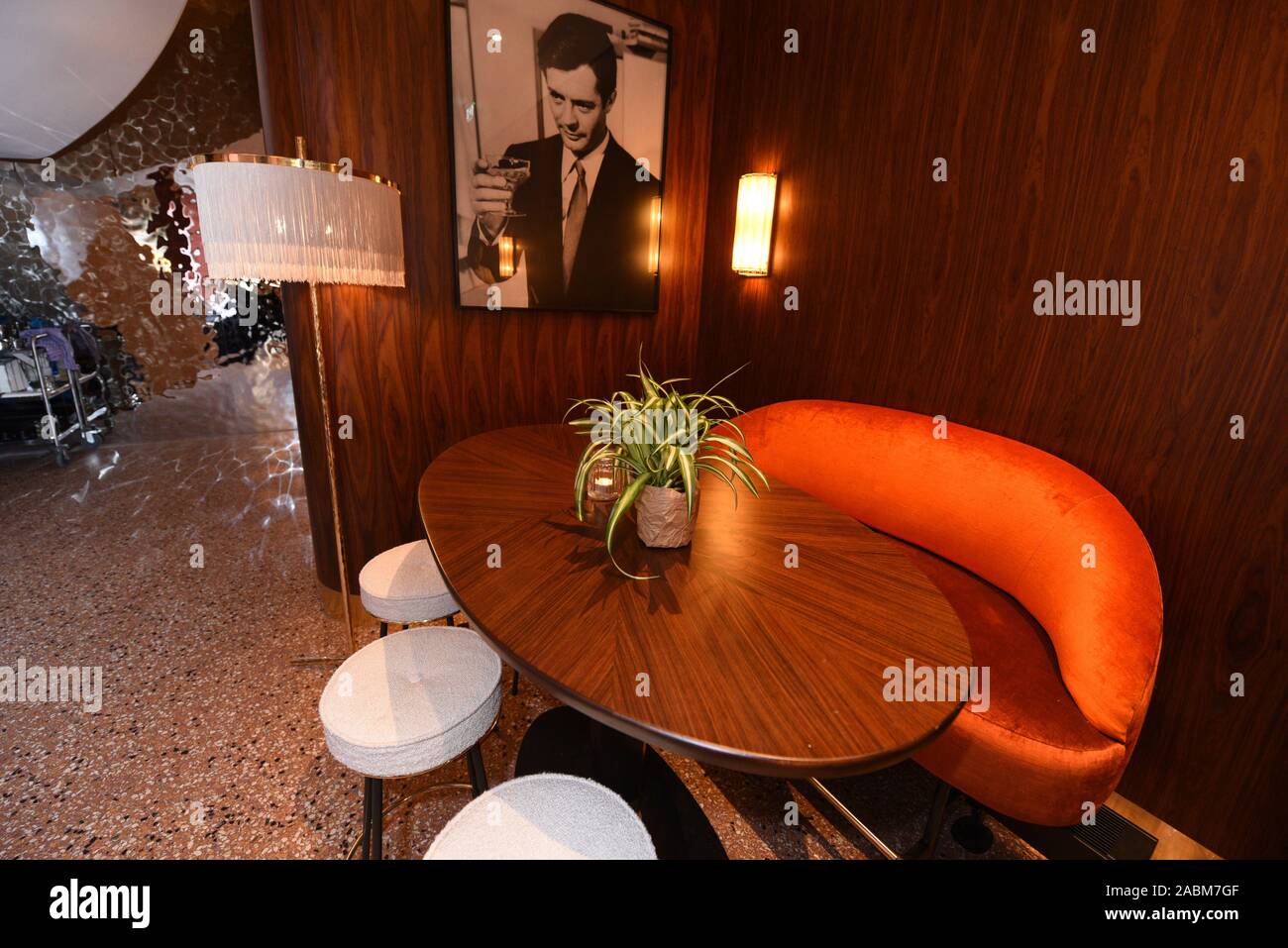 The prestigious Café Roma in the Maximilianstraße in Munich. After a ...