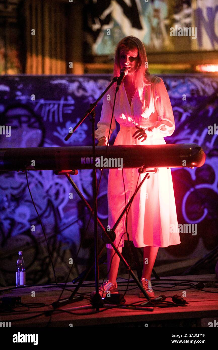 Loriia alias Lotte Friedrich at her performance at the summer party at ...