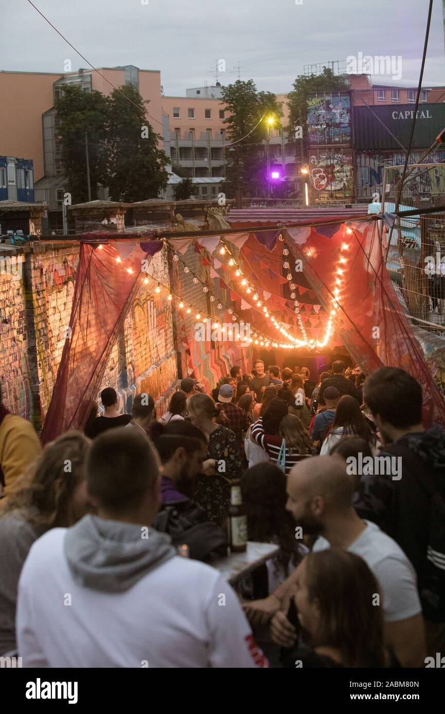Visitors of the summer festival dance in the railway keeper Thiel ...